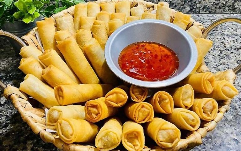 Cách làm nem nhân tôm thịt khoai môn bùi béo bày mâm cơm ngày Tết